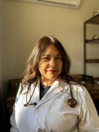 Dra. Dania Báez V., Medicina
